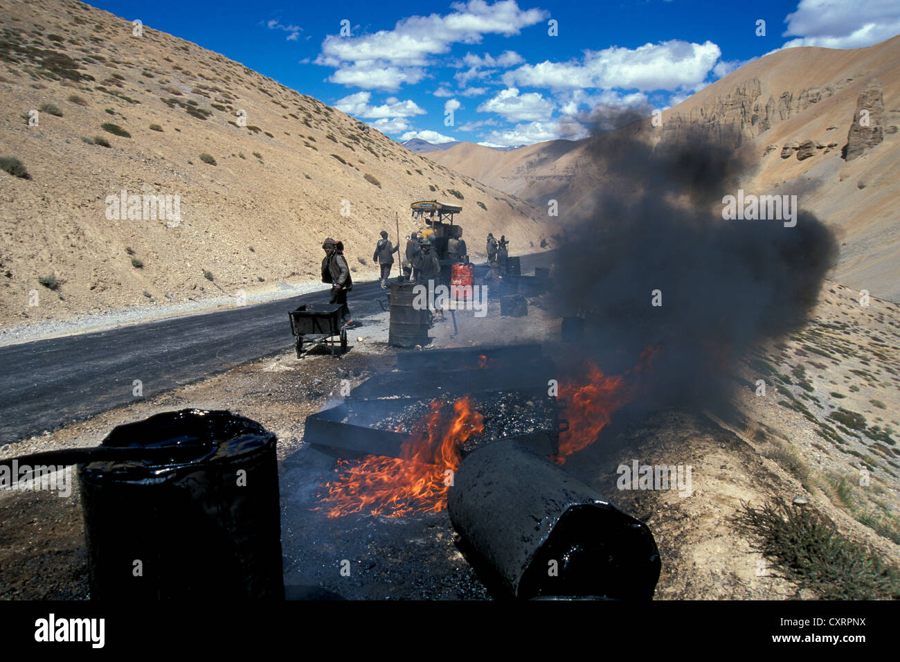 Road workers at the Manali Leh Highway, tarmacking a road at 5000m ...
