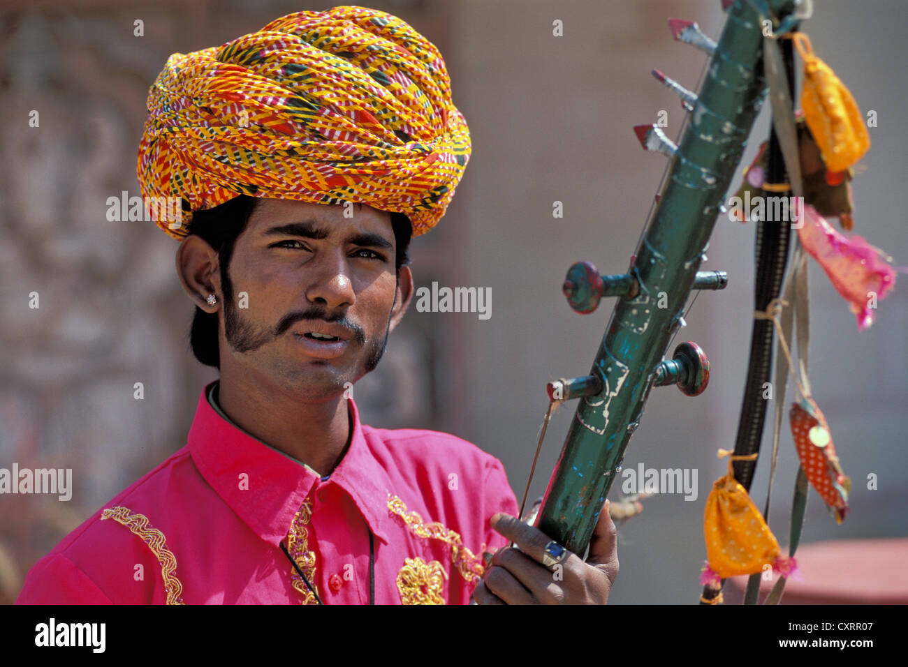 Musician wearing hi-res stock photography and images - Alamy