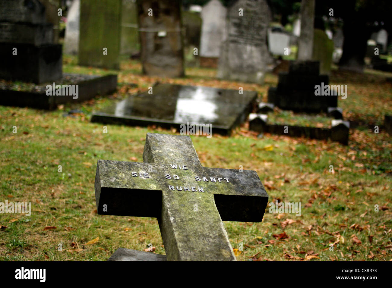 Fallen cross in a graveyard in London Stock Photo - Alamy