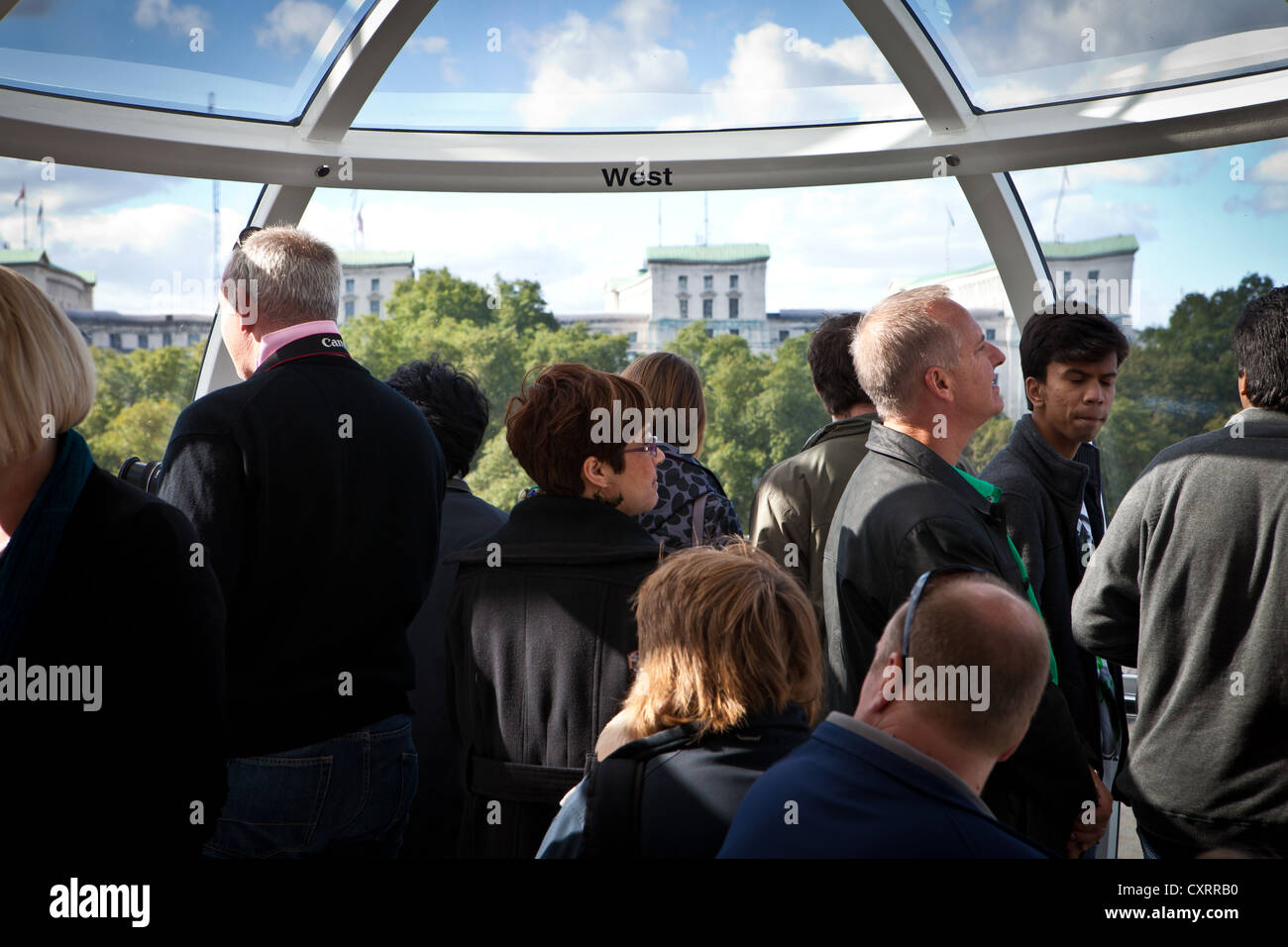 London eye queue hi-res stock photography and images - Alamy