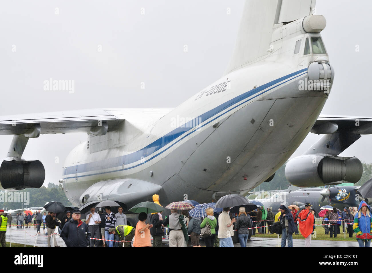 Ilyushin 76 hi-res stock photography and images - Alamy
