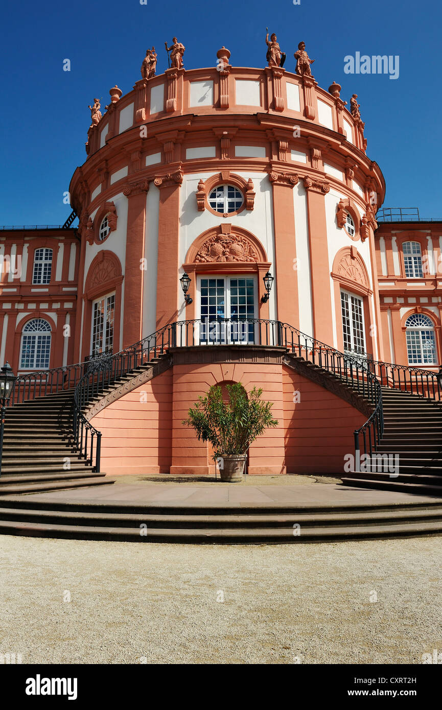 Building with wings hi-res stock photography and images - Alamy