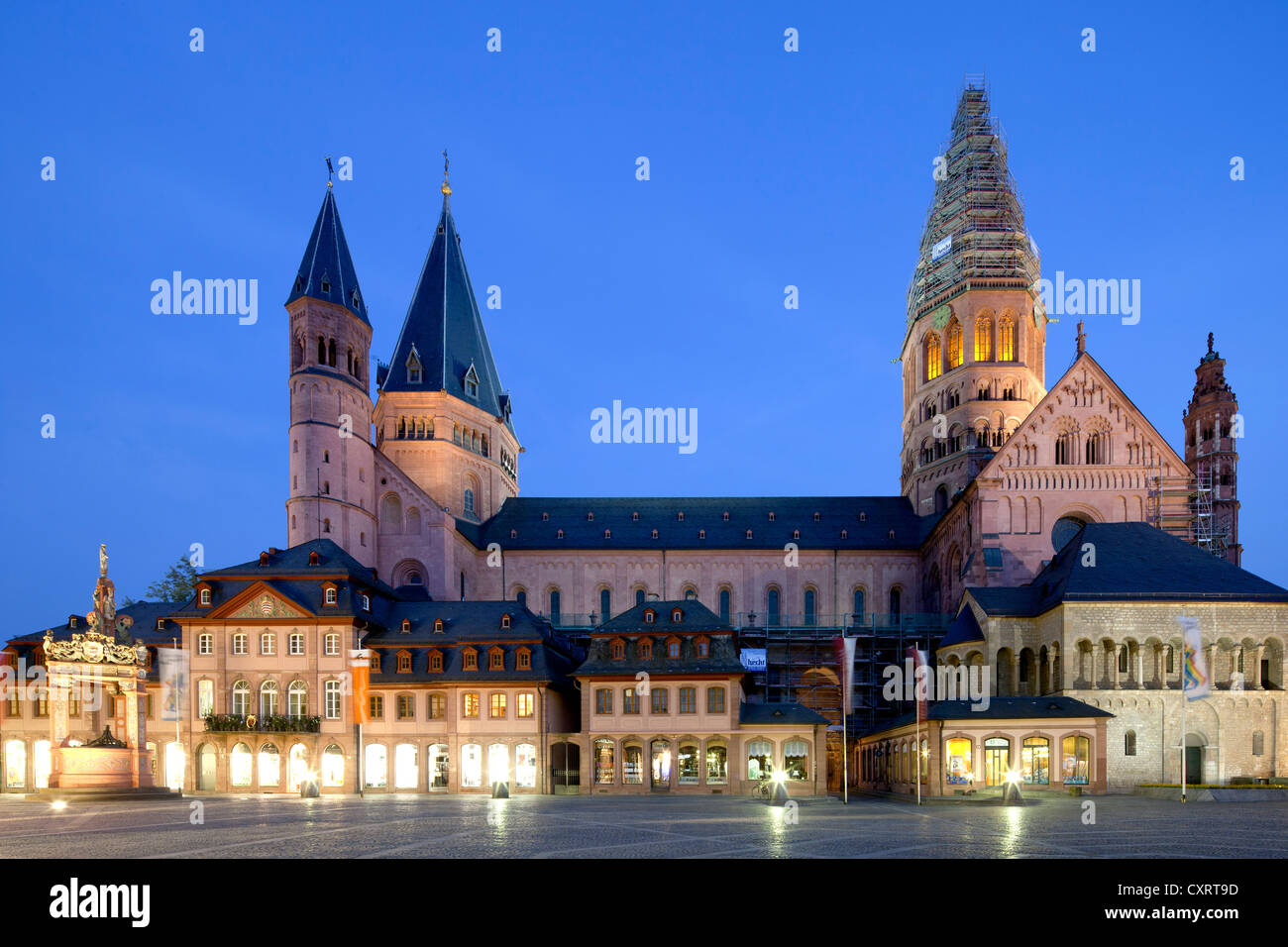 Cathedral illuminations hi-res stock photography and images - Alamy