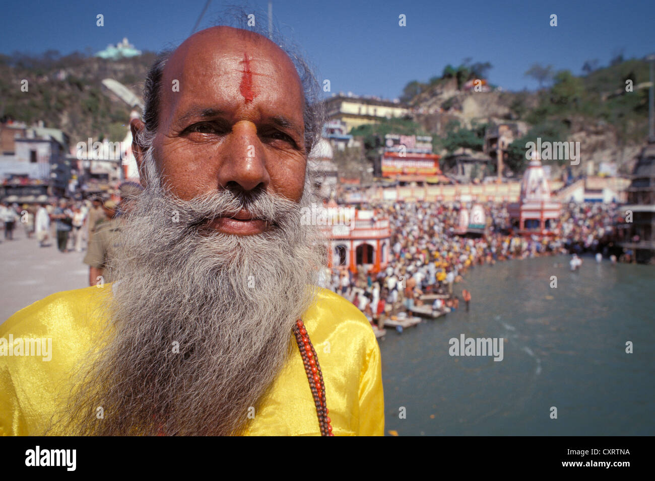 Hindu priest with a beard, portrait, Kumbh or Kumbha Mela, Har Ki Pauri ...