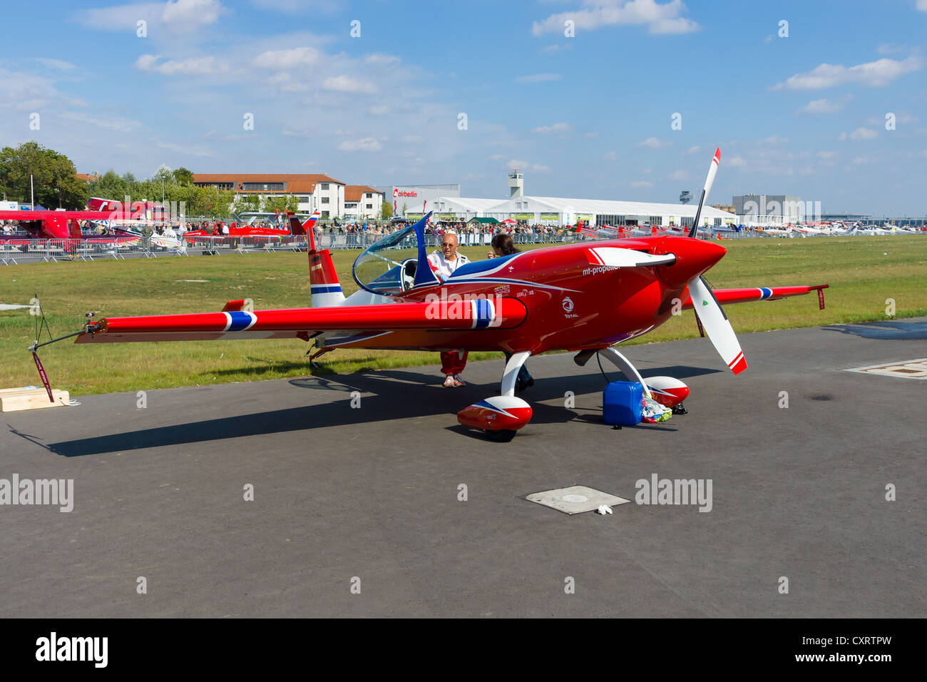 The two-seat aerobatic monoplane Extra Flugzeugbau EA330 SC Stock Photo ...