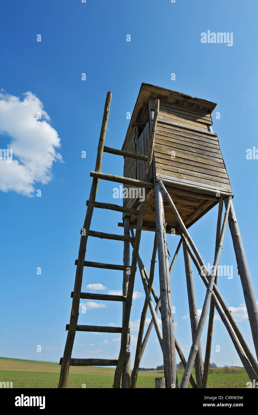 Hunters stand hi-res stock photography and images - Alamy