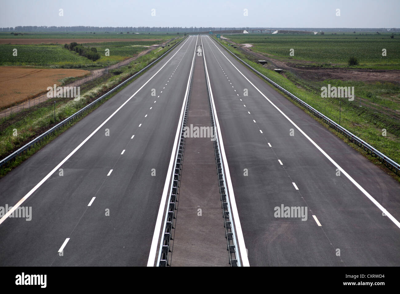 Color shot of a newly built highway with no traffic Stock Photo - Alamy
