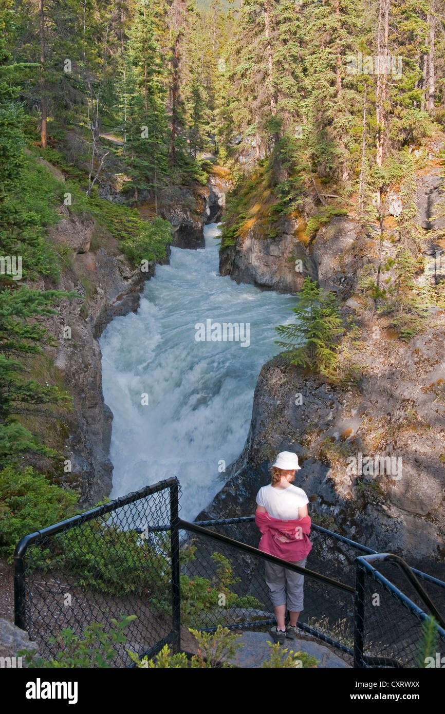 Maligne river hi-res stock photography and images - Alamy