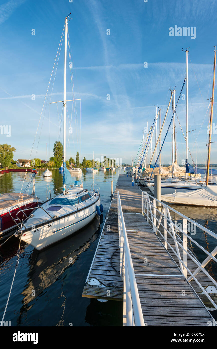 Europe marina boat boardwalk hi-res stock photography and images - Alamy