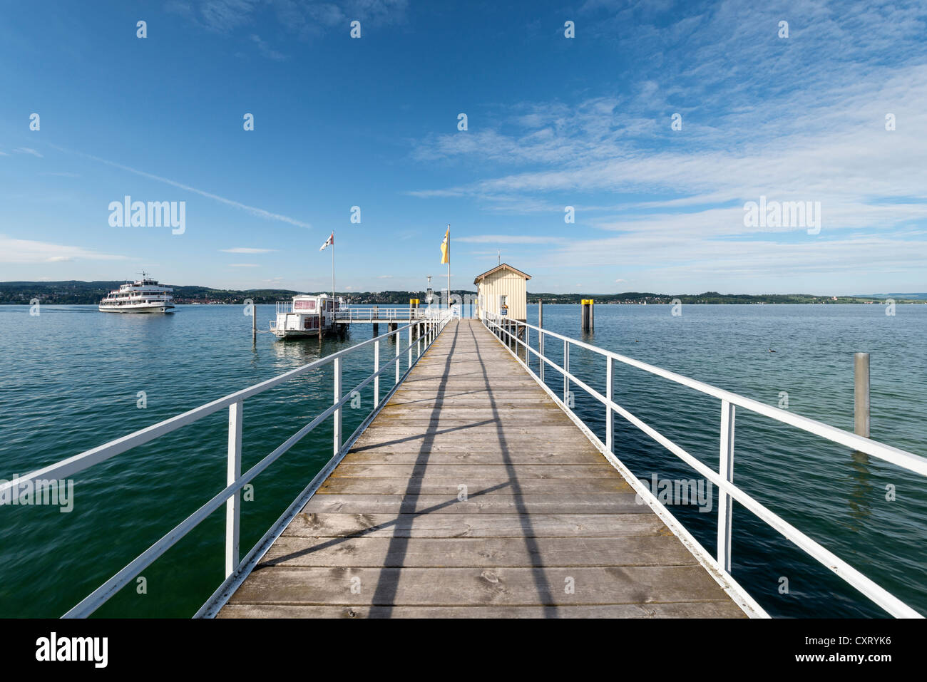 Ships at shipping pier hi-res stock photography and images - Alamy