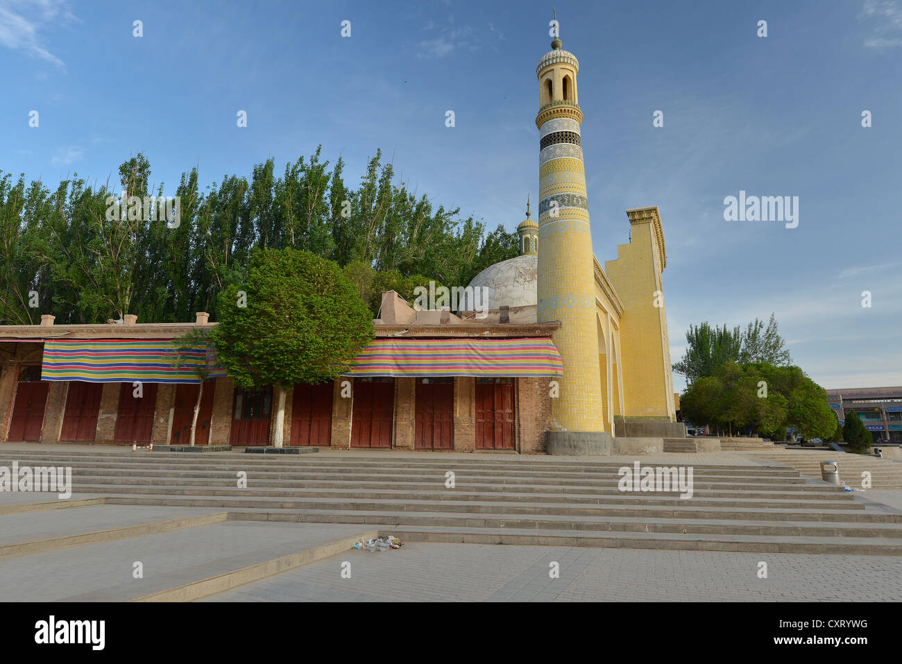 Id Kah Mosque in the historic town centre of the Uyghur district ...
