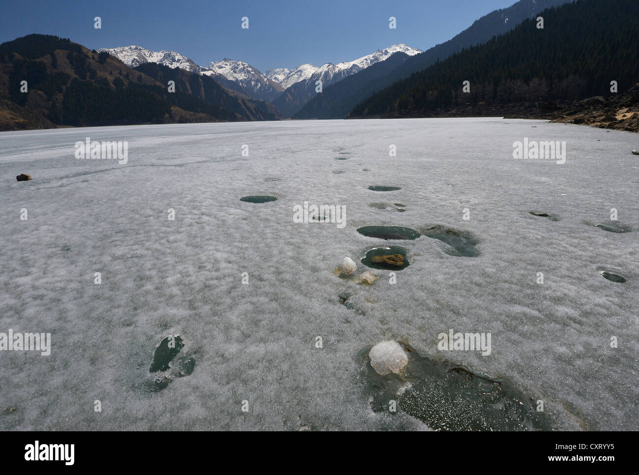 Frozen mountain lake Tian Chi, with Peak of God, 5445m, Bogeda Feng ...