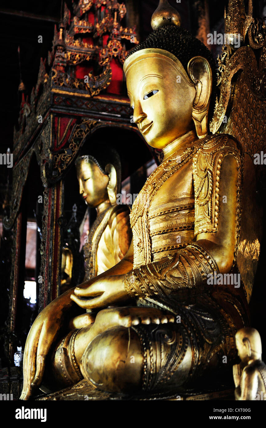Shan-style Buddha statue at the Nga Phe Kyaung monastery, Jumping Cat ...