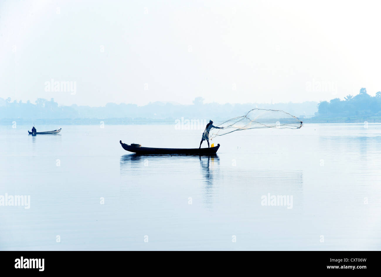 Fishermen throwing nets hi-res stock photography and images - Alamy