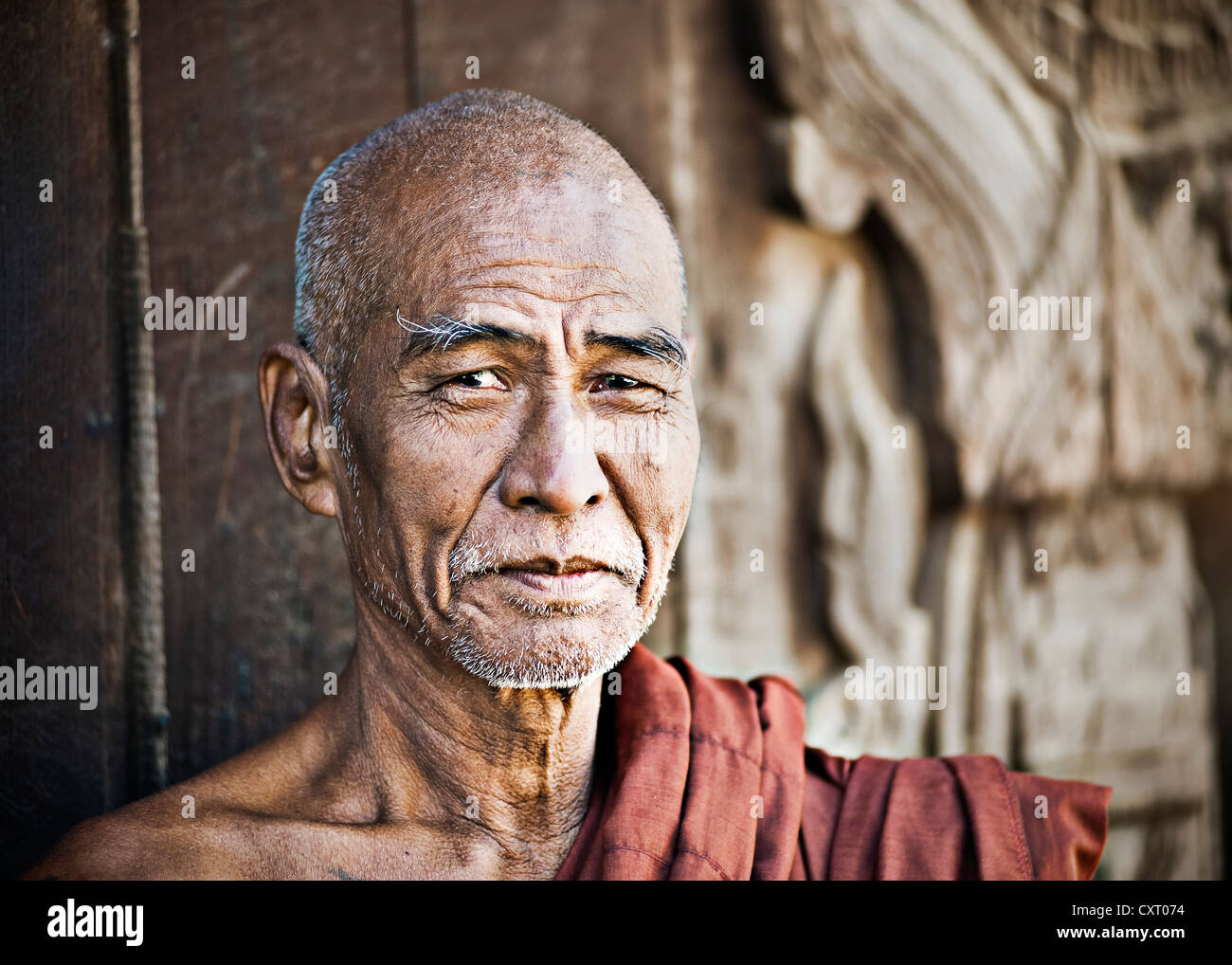 Burmese buddhist monk portraits hi-res stock photography and images - Alamy