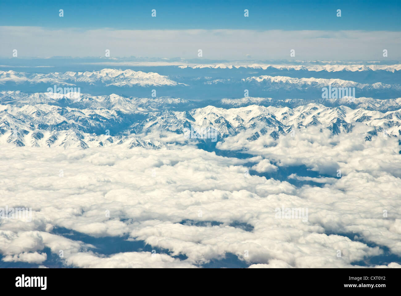 China xinjiang tianshan mountains hi-res stock photography and images ...