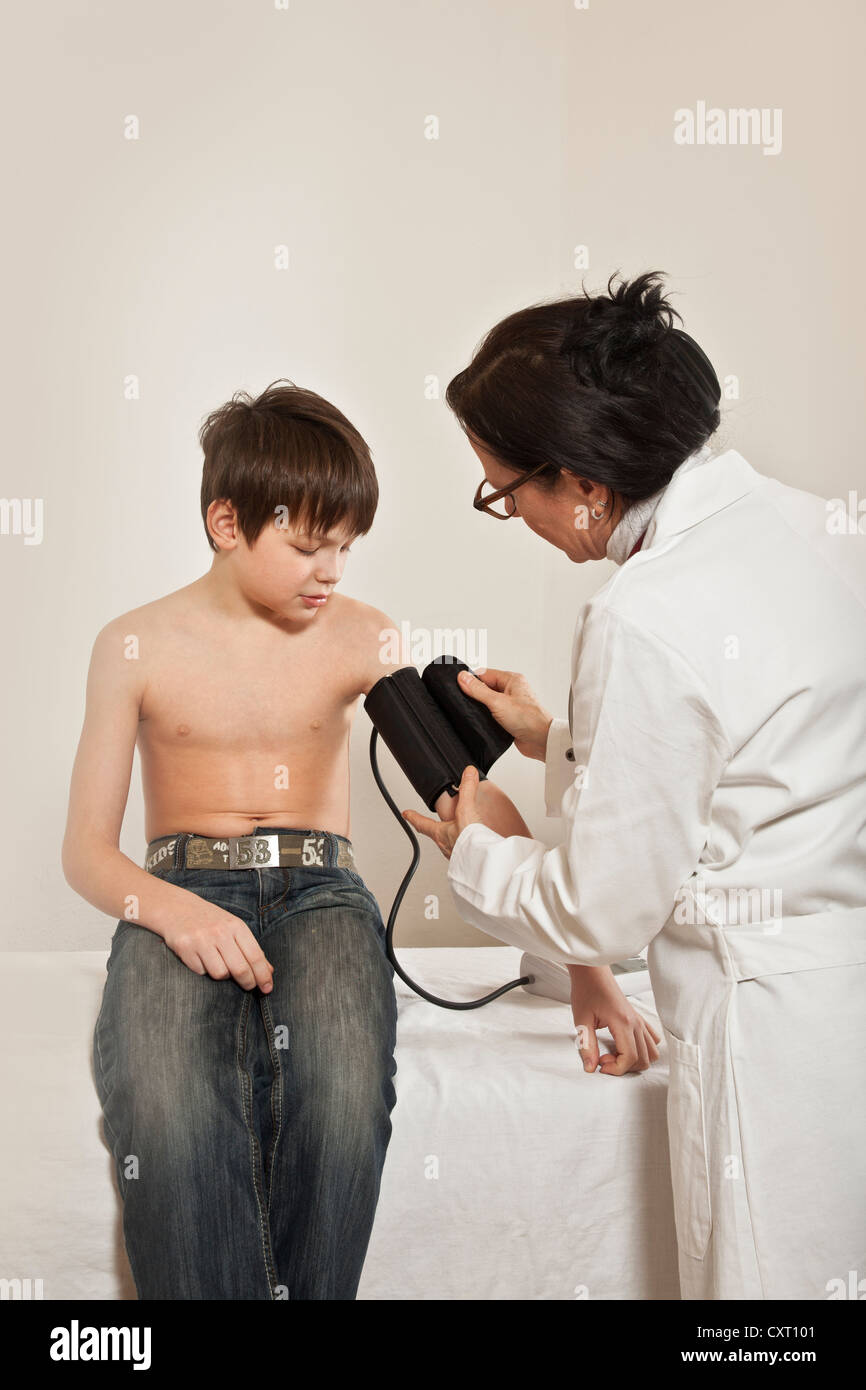 Boy getting an examination at the pediatrician's Stock Photo - Alamy
