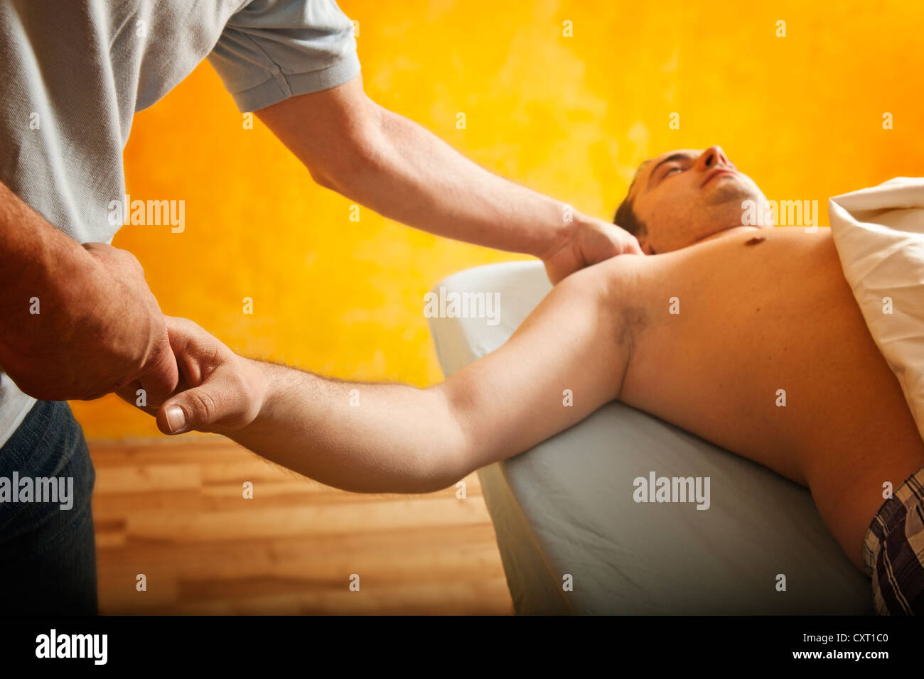 Massage traditional chinese hi-res stock photography and images - Alamy