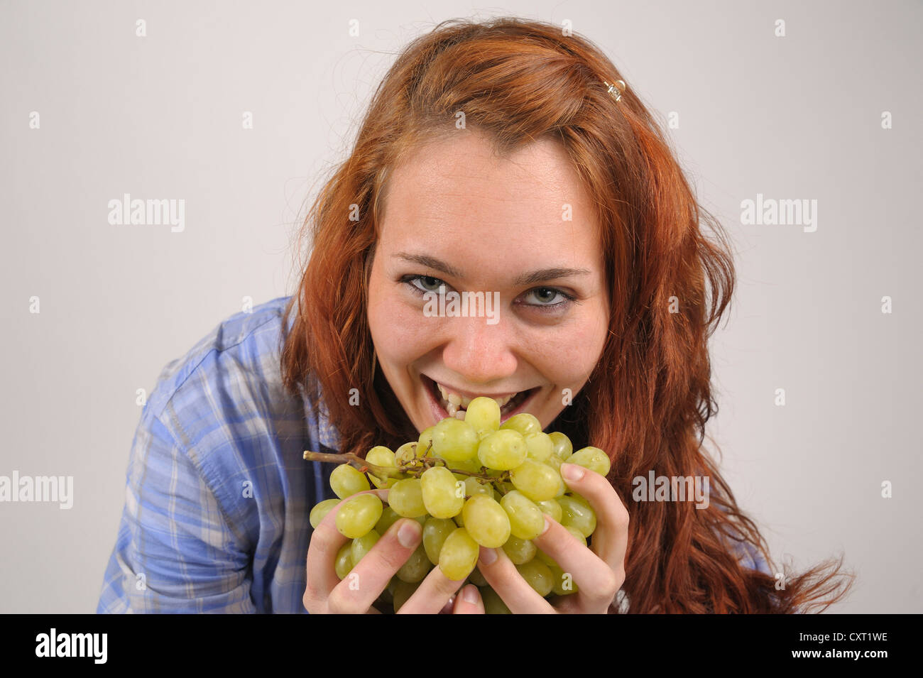 Camera grapes photo hi-res stock photography and images - Alamy