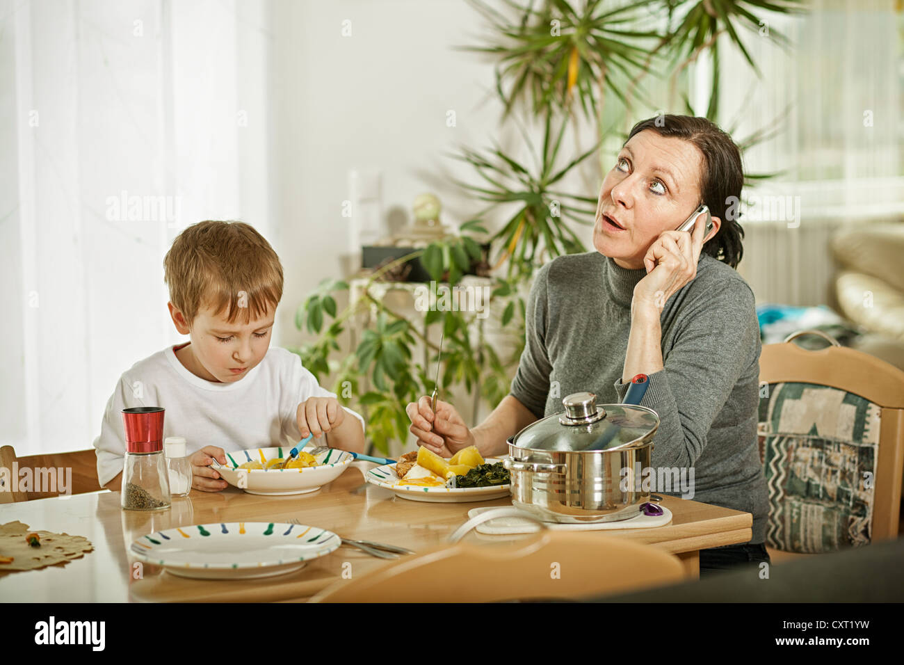 Kids phone dinner table hi-res stock photography and images - Alamy