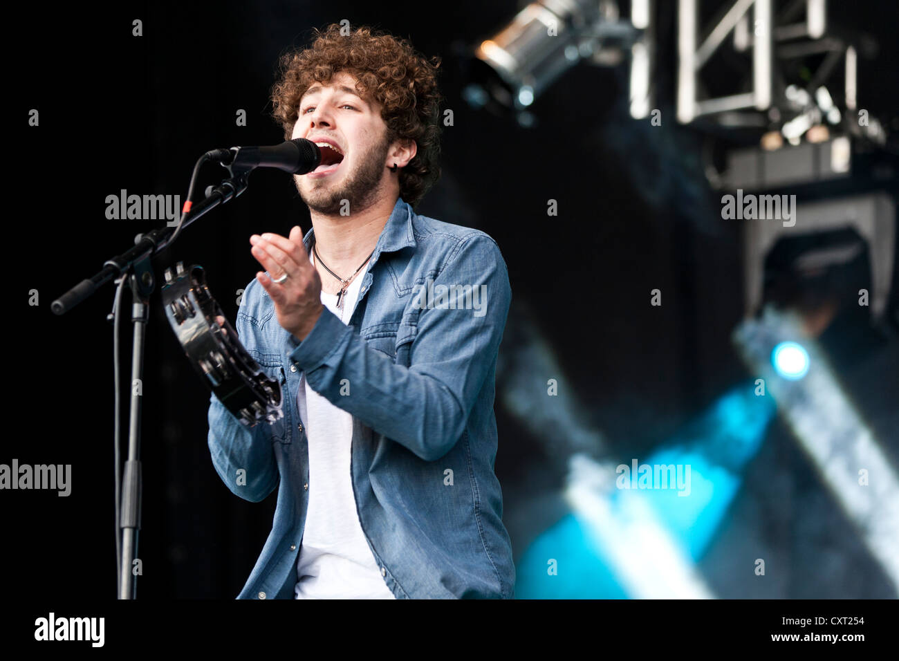 Alain Duff, singer and frontman of the Swiss band Without Problems ...