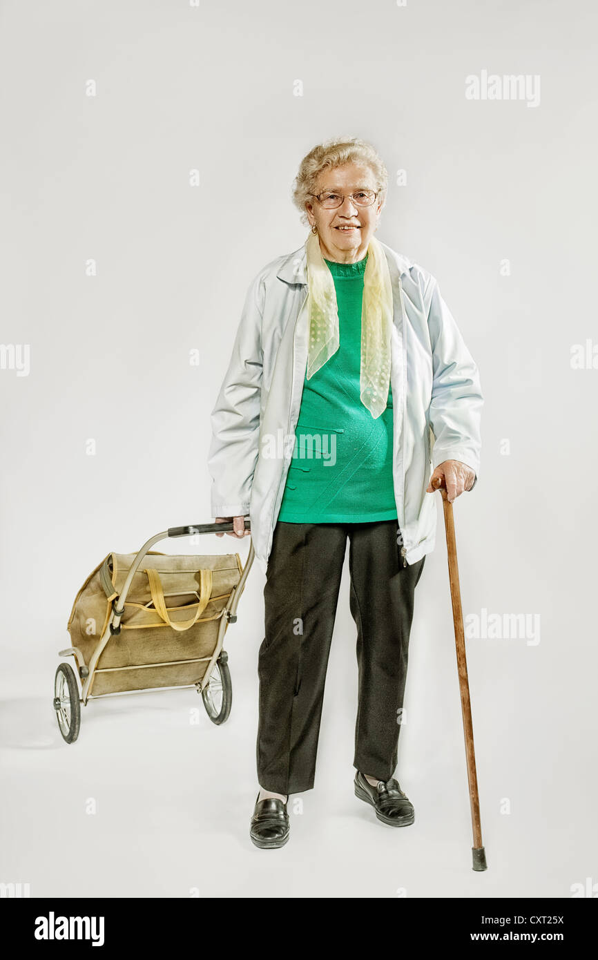 Old shopping carts hi-res stock photography and images - Alamy