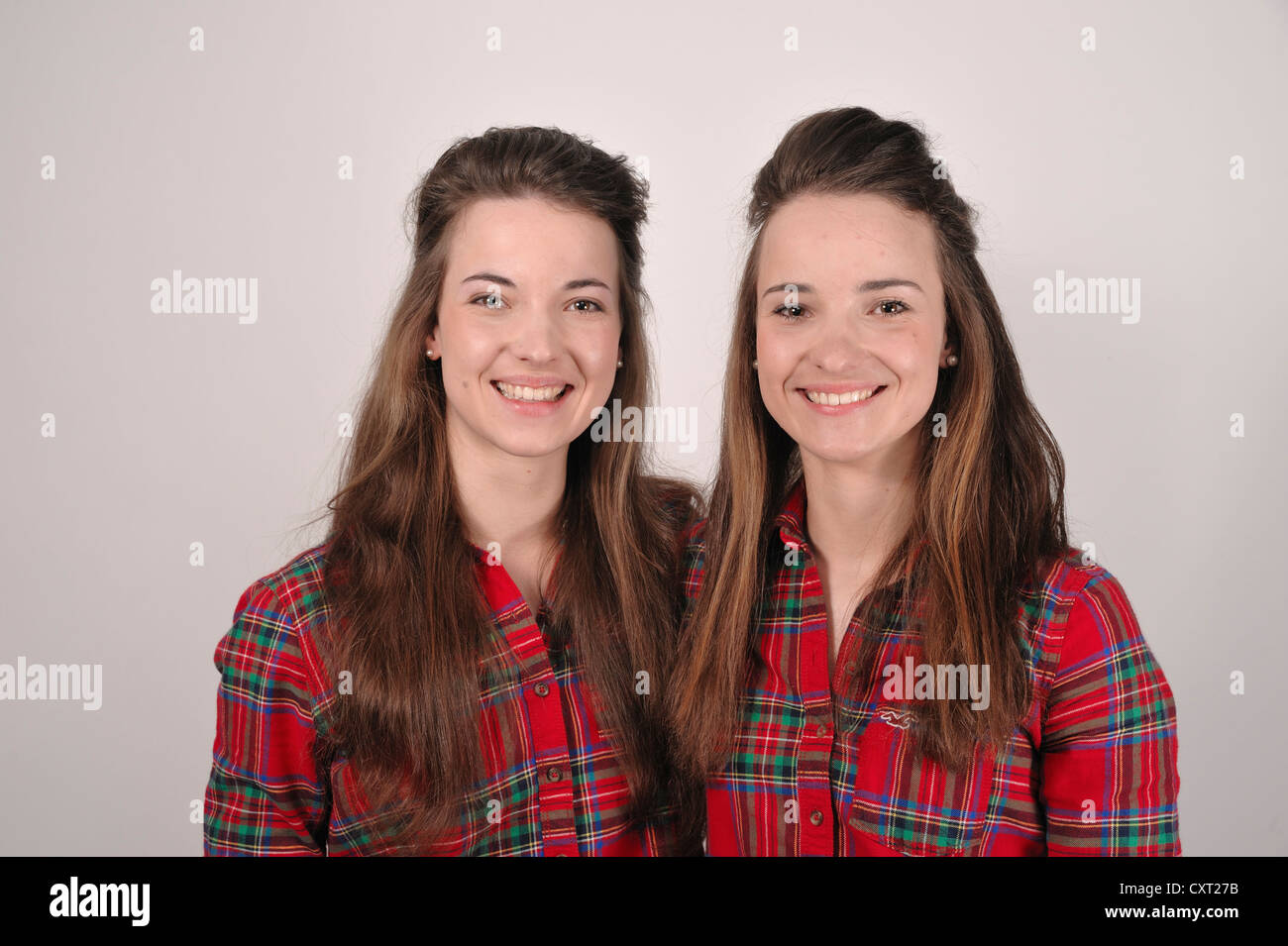 Twin sisters, portrait Stock Photo - Alamy