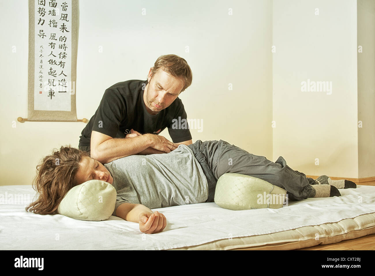 Shiatsu hi-res stock photography and images - Alamy