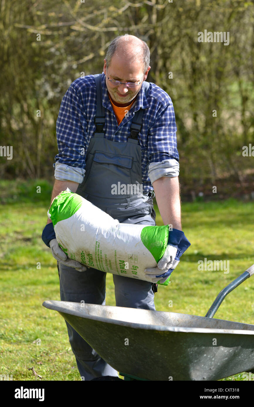 Cement bag hi-res stock photography and images - Alamy