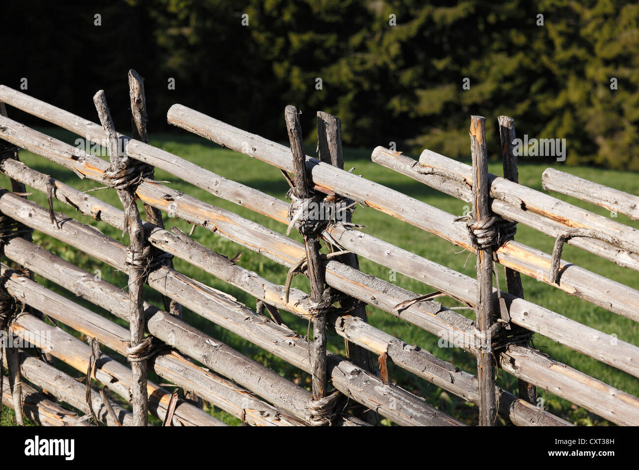 Traditional fencing hi-res stock photography and images - Alamy