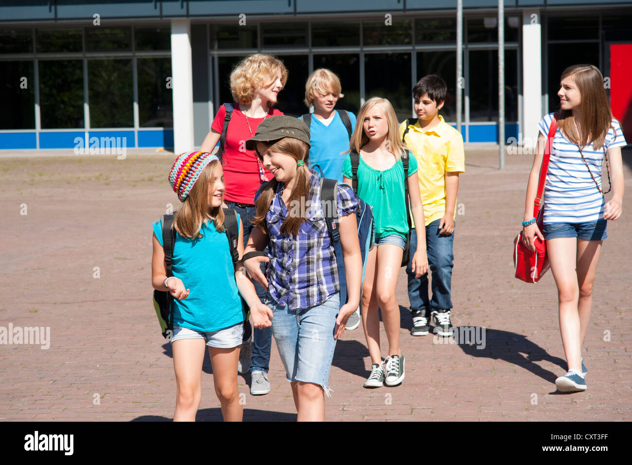 Schoolchildren leaving the school Stock Photo - Alamy