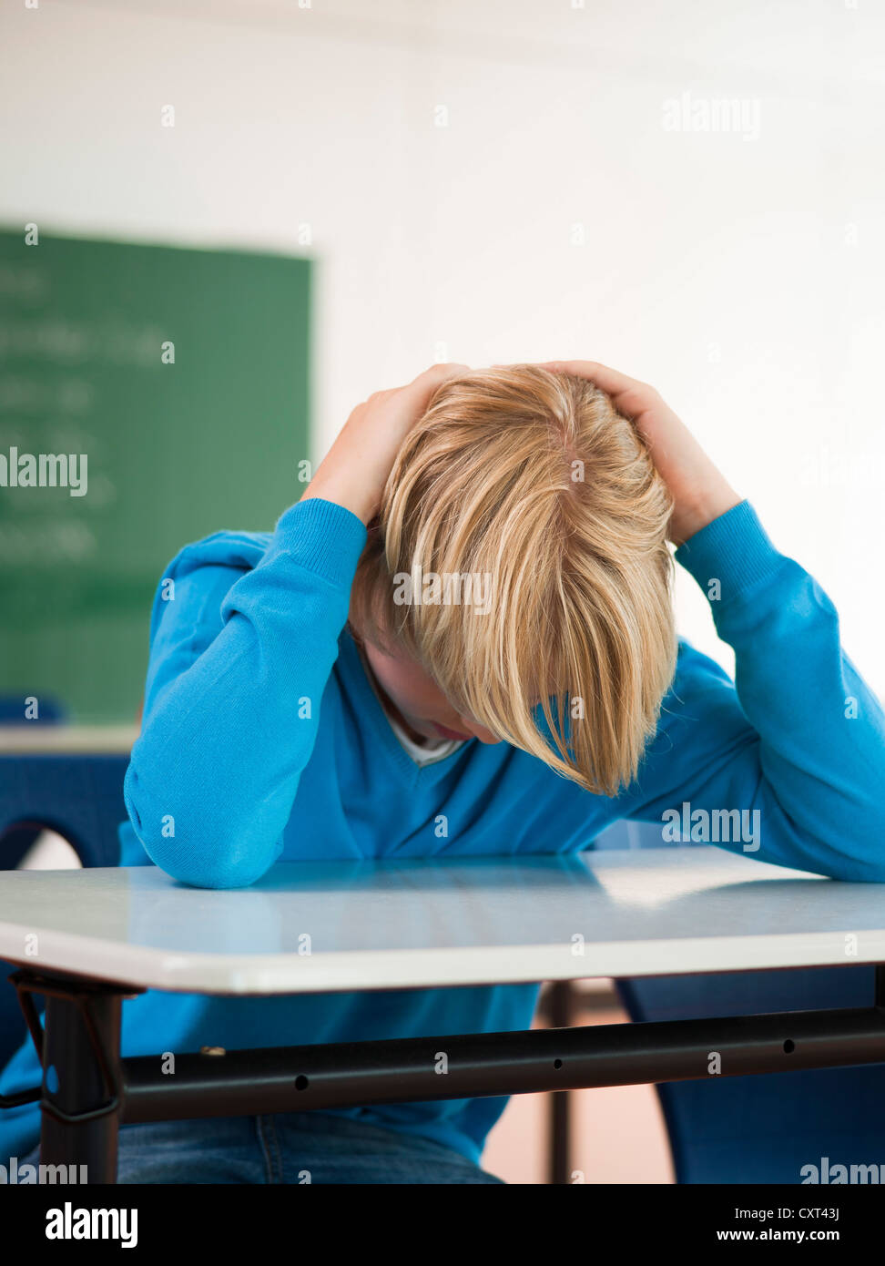 Head bowed hi-res stock photography and images - Alamy