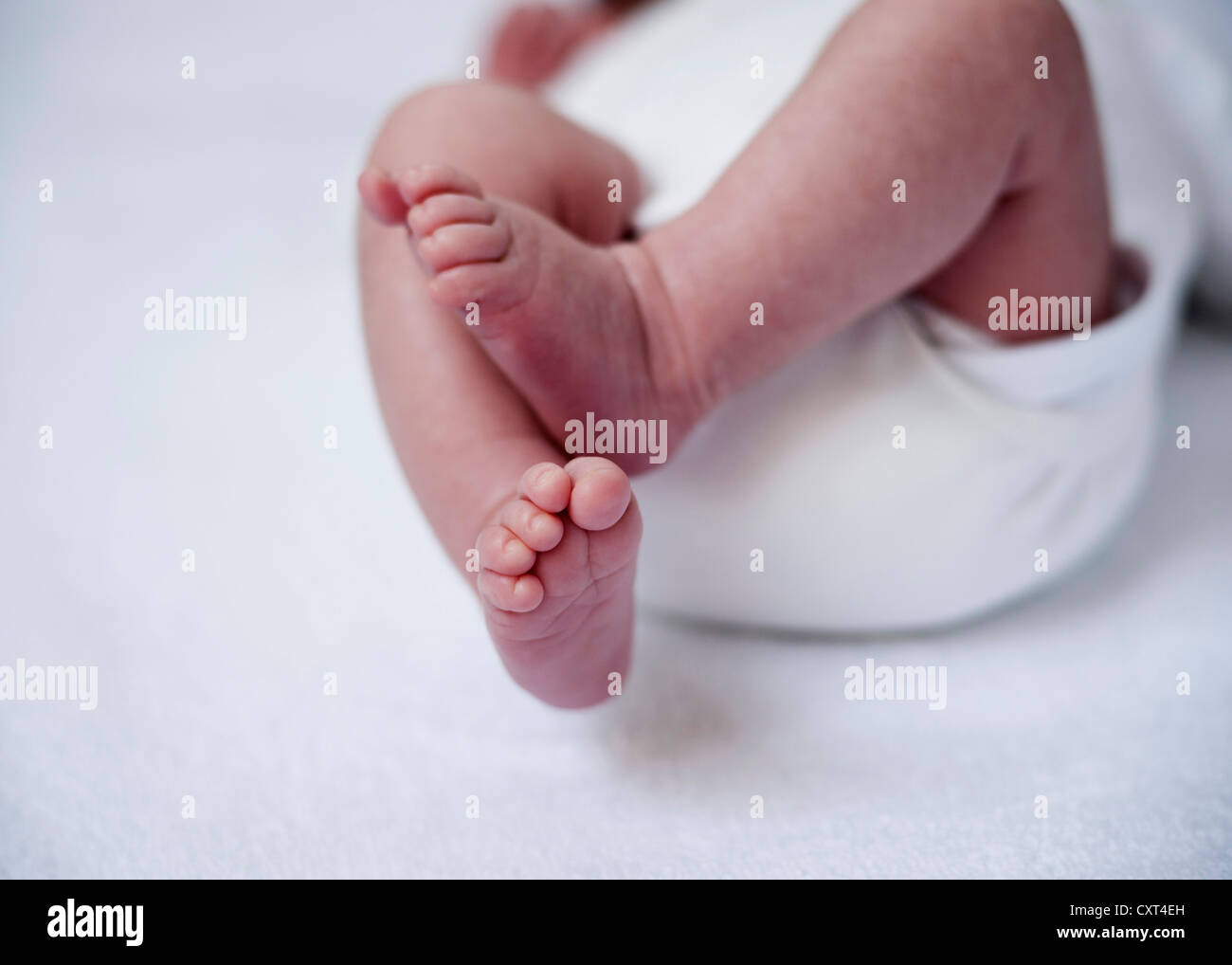 Feet of a small child hi-res stock photography and images - Alamy