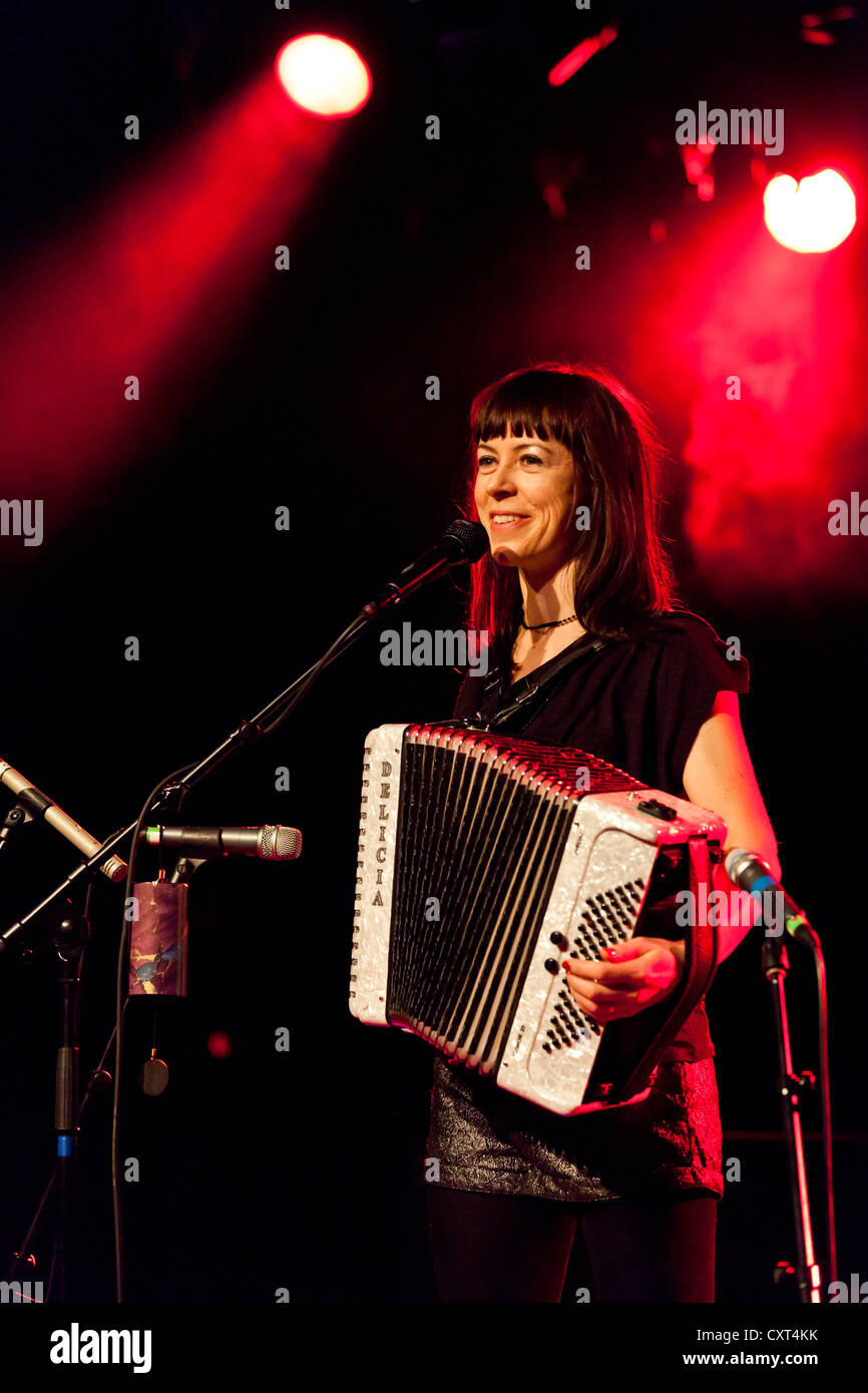 Canadian singer songwriter Wendy McNeill, live at the Schueuer concert ...