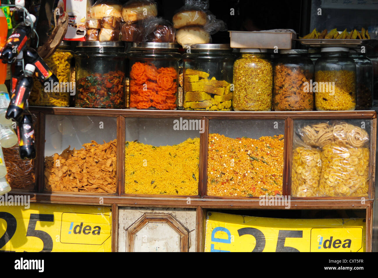 Indian snack foods hi-res stock photography and images - Alamy