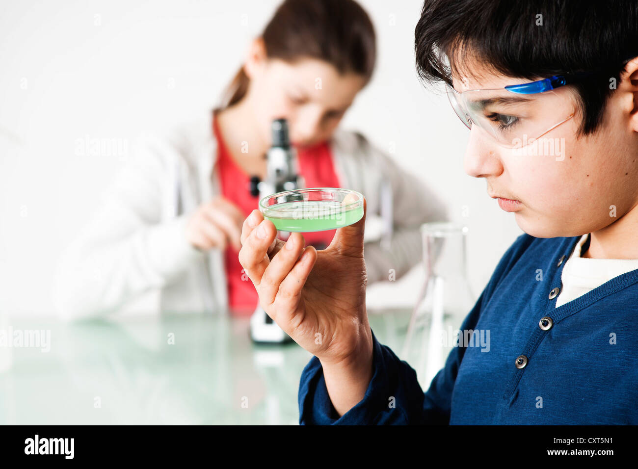 Chemistry class hi-res stock photography and images - Alamy