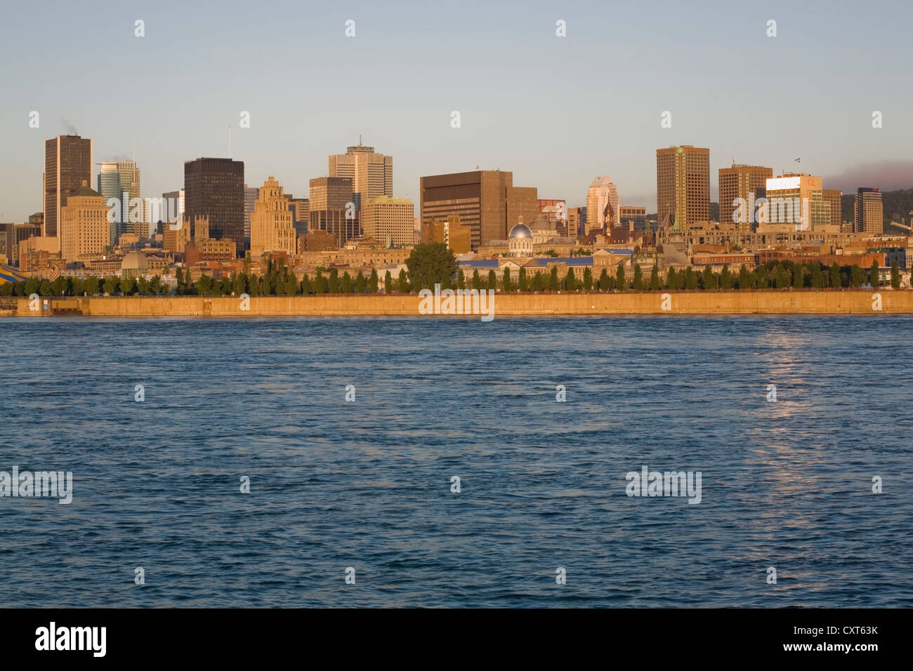 Montreal skyline at sunrise hi-res stock photography and images - Alamy