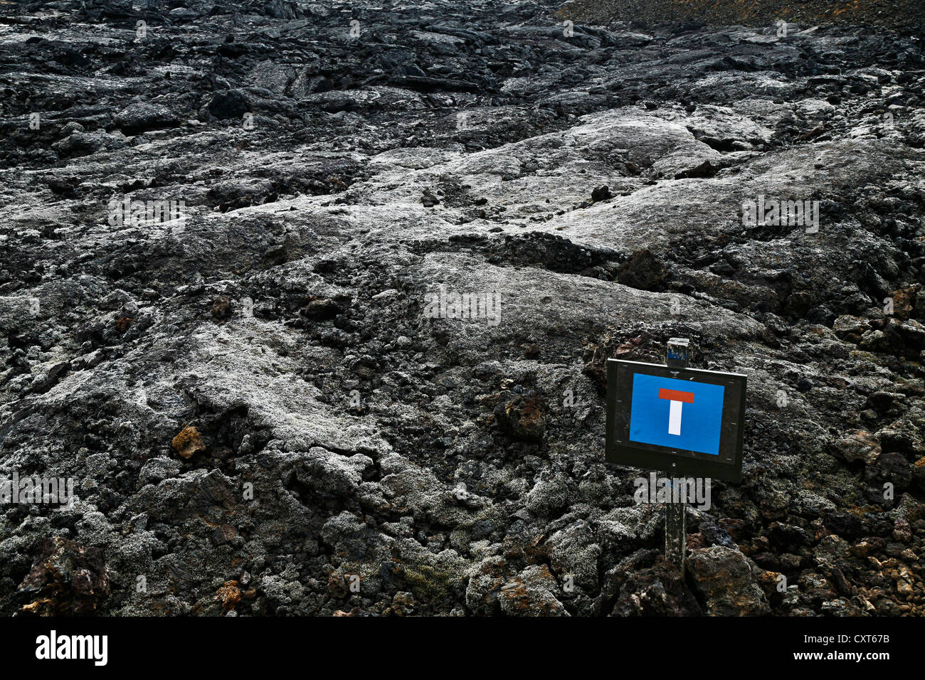 Dead end sign surrounded by cold lava, Leirhnjukur geothermal area ...