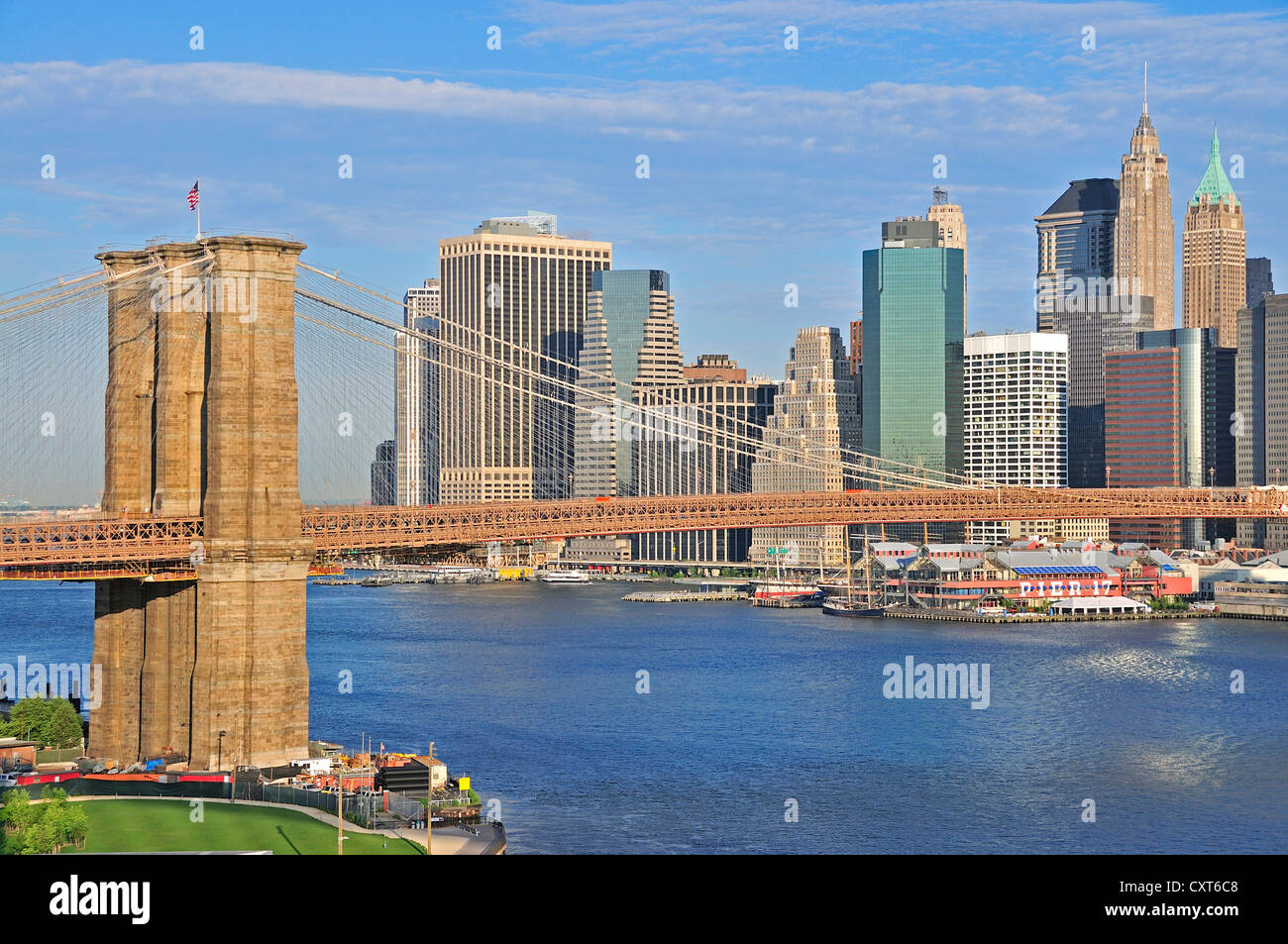 Skyline of Lower Manhattan and Brooklyn Bridge, view from Manhattan ...