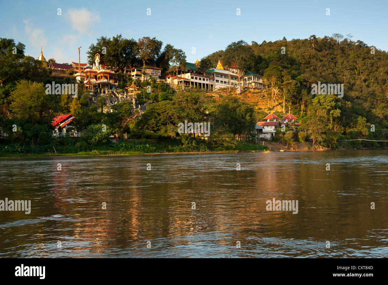 Wat Tha Ton, Bodhisattva and stupa, Mae Kok River, Tha Ton also known ...