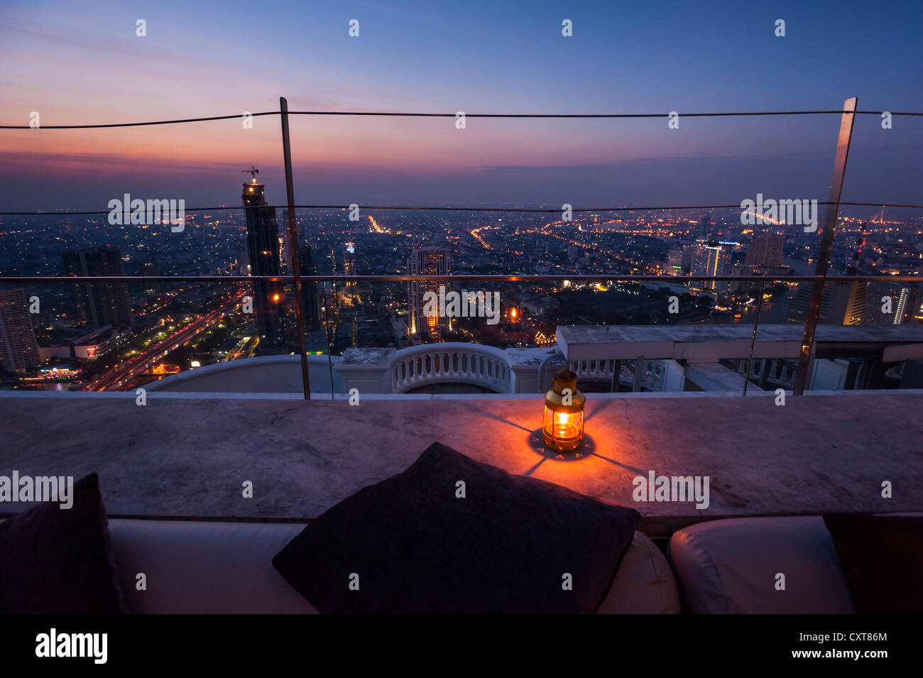 Sky bar bangkok hi-res stock photography and images - Alamy