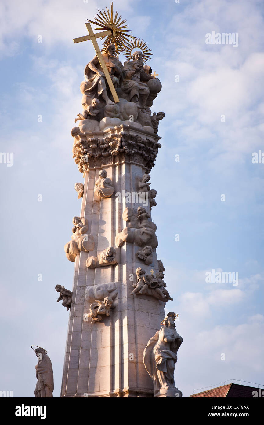Holy trinity statue hi-res stock photography and images - Alamy