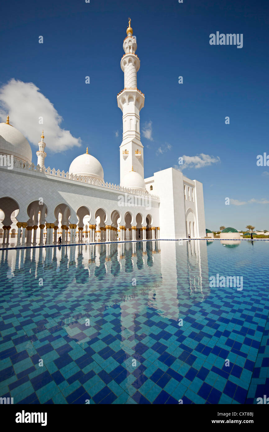 Minaret in sheikh zayed mosque hi-res stock photography and images - Alamy