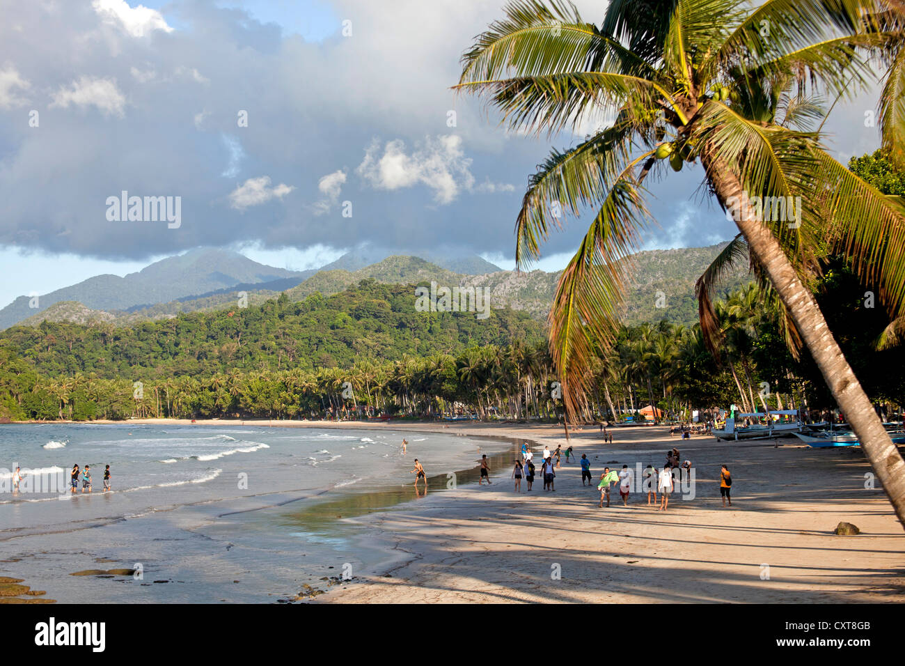 Tourists and fishermen at the sandy beach of Sabang, Palawan ...