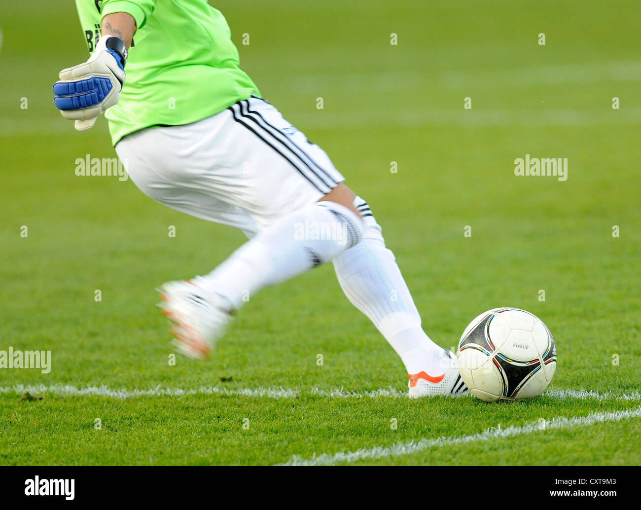 Goal kick hi-res stock photography and images - Alamy