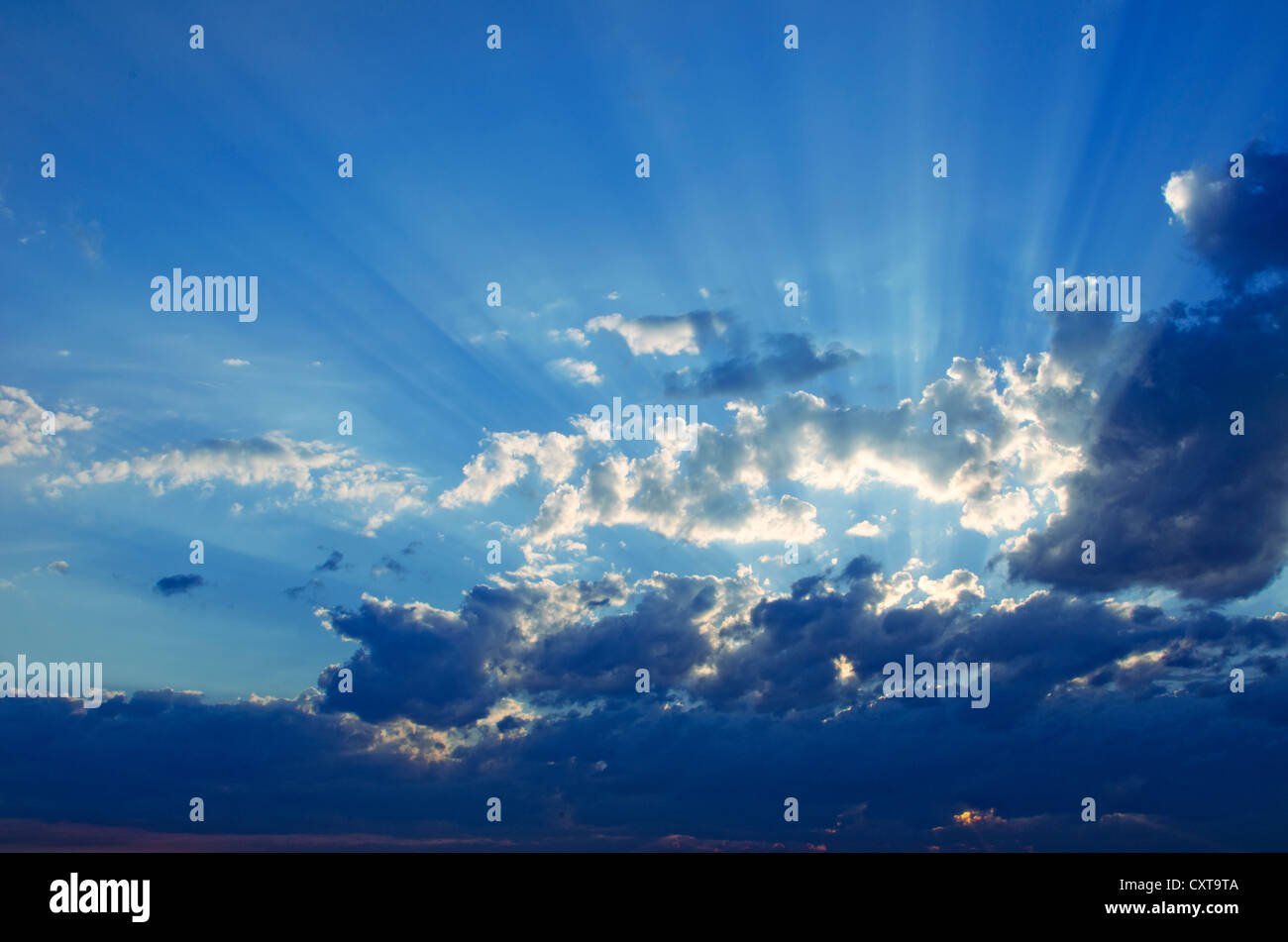 Backlit clouds hi-res stock photography and images - Alamy