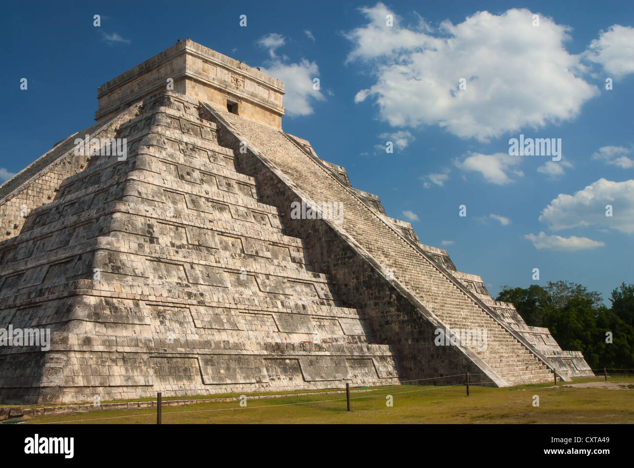 Mexico flag chichen itza pyramid hi-res stock photography and images ...