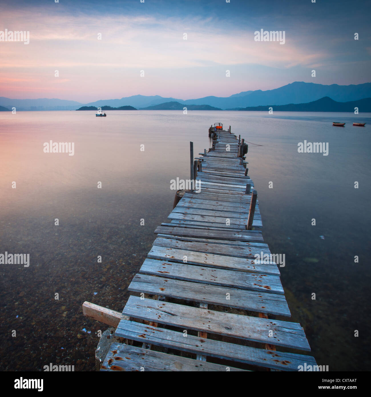 River boat pier hi-res stock photography and images - Alamy