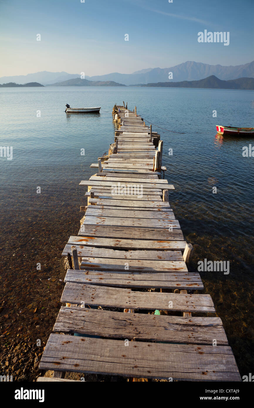 River boat pier hi-res stock photography and images - Alamy
