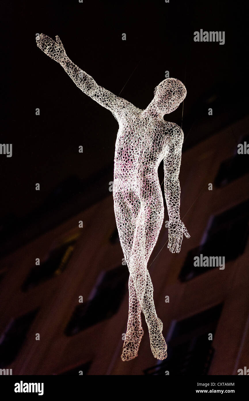 Wire sculptures hi-res stock photography and images - Alamy